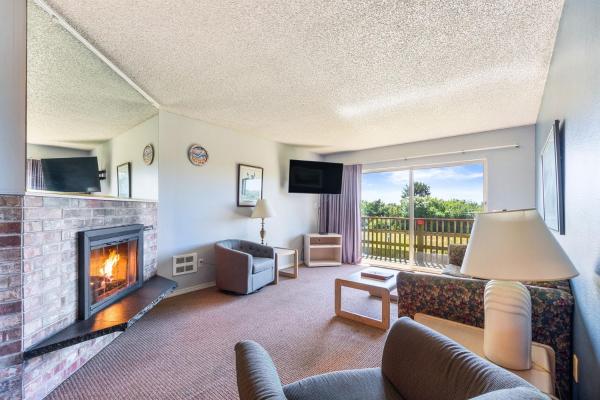 Family Suite With Kitchen - Pool And Hot Tub Sleeps 6 - Ocean Shores, WA