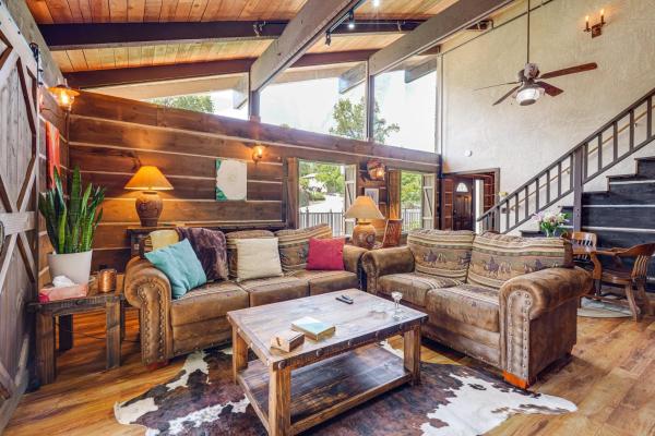 Walk To Dtwn Sonora! Rustic Creekfront Cabin - Sonora, CA