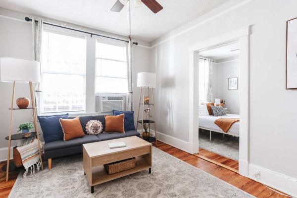 Oglethorpe Square Historic Apt Central & Walkable - Savannah, GA