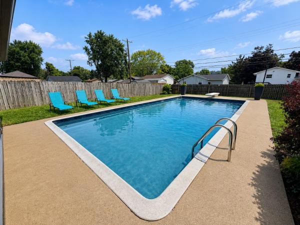 Private Heated Pool - Hot Tub - Fenced Yard - Ohio