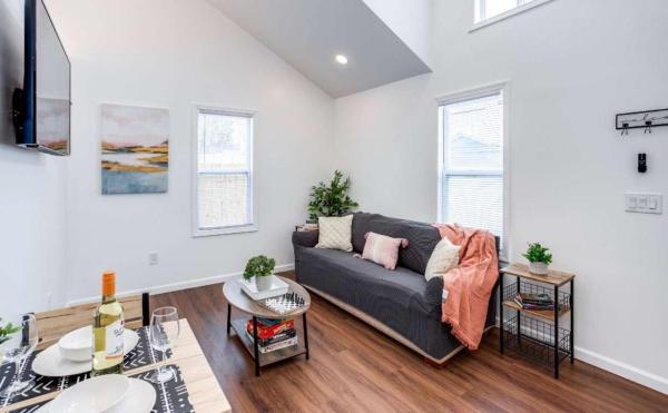 Tiny Home In Quiet Suburb Near Everything - Rochester, NY