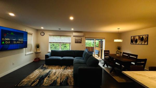Modern 3 Beds Plus 2 And Half Bath Spacious Family Home - New Brunswick