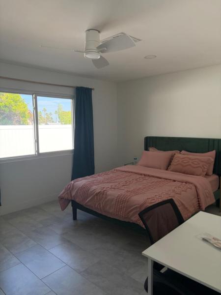 Palm Springs Room Next To Downtown Renovated - Palm Springs, CA