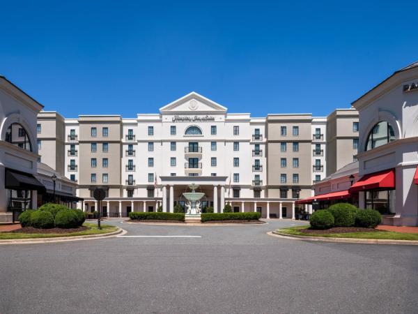 Hampton Inn & Suites South Park At Phillips Place - Charlotte, NC