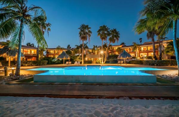 Villa Devries C4 Near Jan Thiel Private Beachfront Pool - Curaçao
