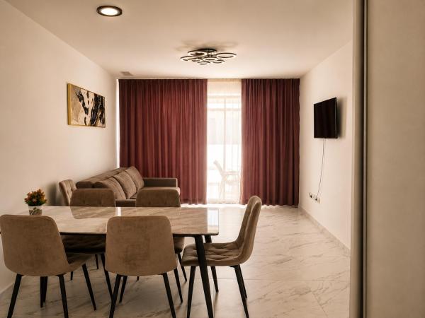 Luxury Beachfront Family Apartment - Tarragona
