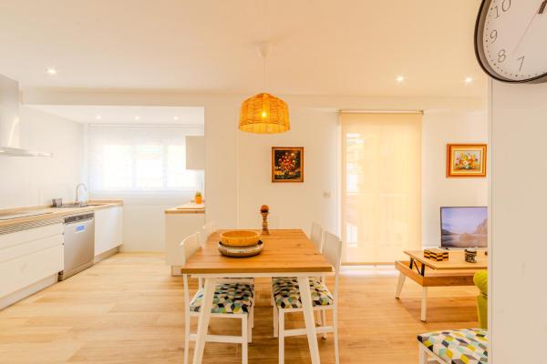 Downtown Apartment A Short Walk From The Beach By Domidai - La Marina
