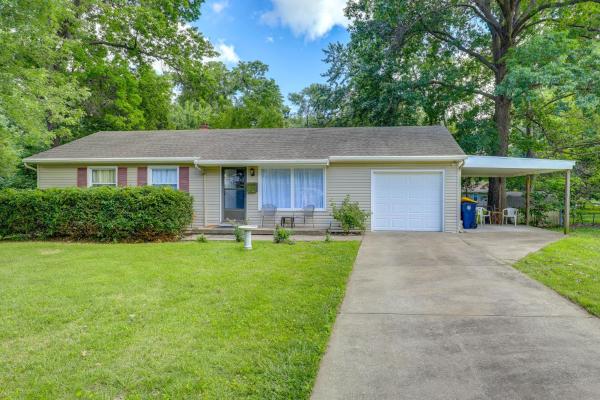 5 Mi To Kansas City Stadium! Bright Home W/ Yard - Kansas City, MO