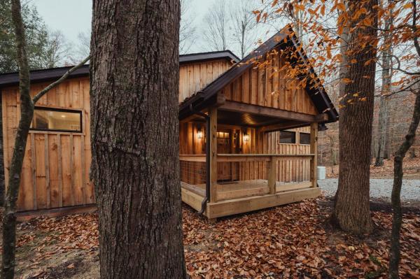 Pine Creek Cabins & Camping Resort - Laurelville, OH