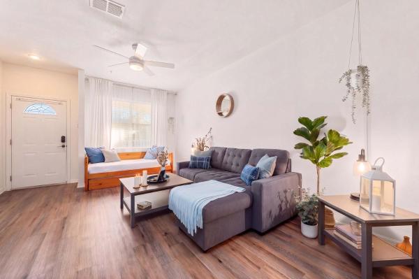 Stylish Modern-farmhouse Boutique Condo - 2bd 2ba - Gainesville, FL