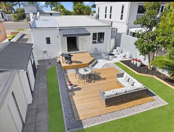 Luxury Art Deco Coastal Retreat - 內皮爾