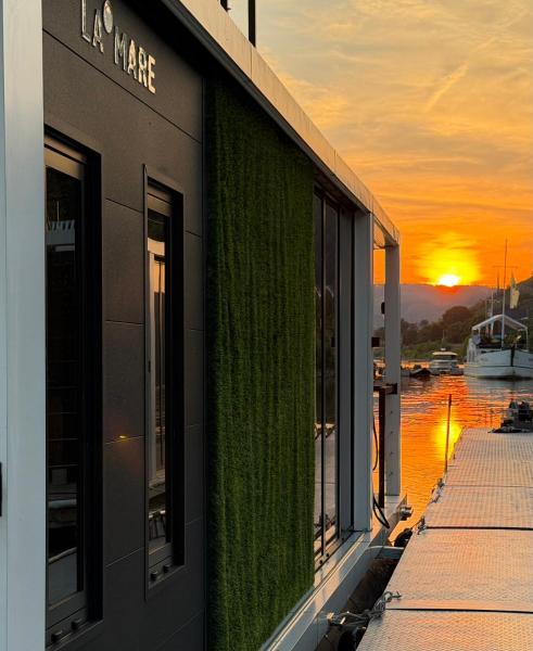 Burgflotte Modern 2 - Design-hausboot Mit Dachterrasse, Ideal Für Paare Und Freunde - Bacharach