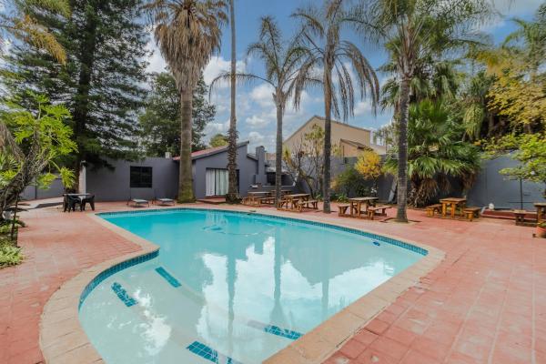 Modern 8-unit Property In Ferndale Randburg With Cafe, Bar And Business Stays - Randburg
