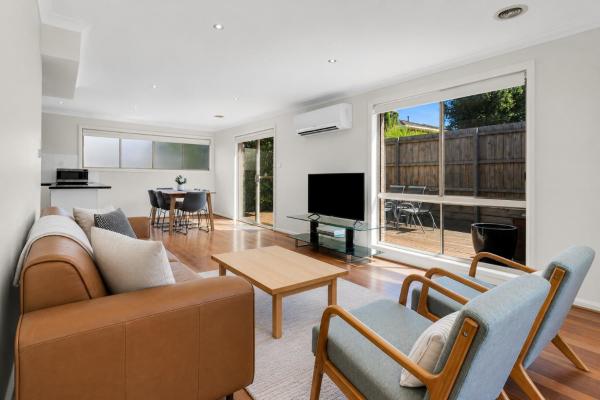 Airport West Stunner By Ready Set Stay - St Albans