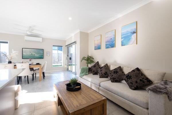 Elegant Retreat In Griffin: A Stylish Getaway - Redcliffe