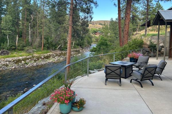 River Pines Inn - Winthrop, WA