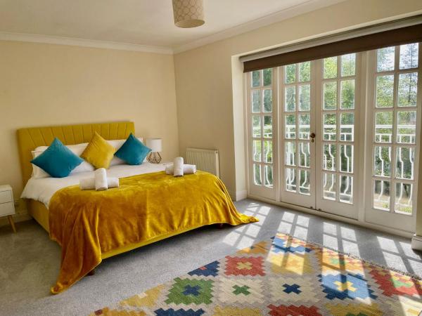 Hidden Surrey Retreat For Groups Families - Pass The Keys - Woking