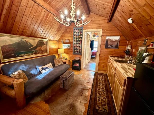 The Dapper Duck Log Cabin - Great Smoky Mountains National Park