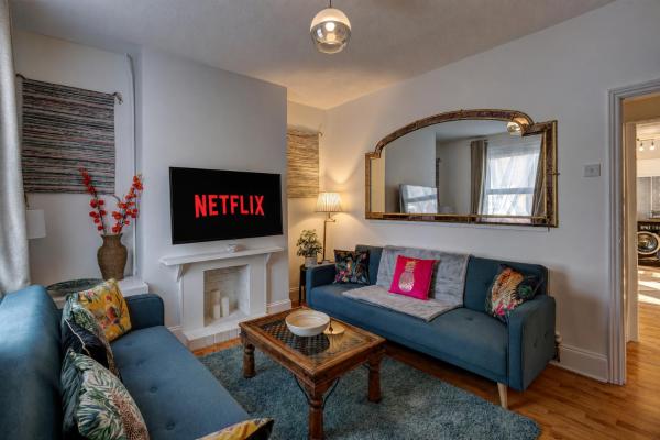 *New* Chester Canal Side 2 Bed Character Home - Chester