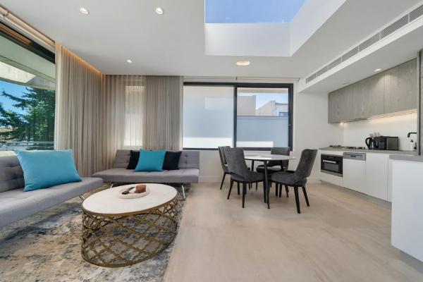 Sleek 1br Apartment W Skylight Near Coogee Beach - Coogee