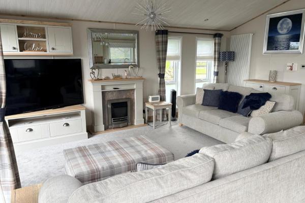 Luxury Harrogate Lodge South Facing Decking - Holsworthy