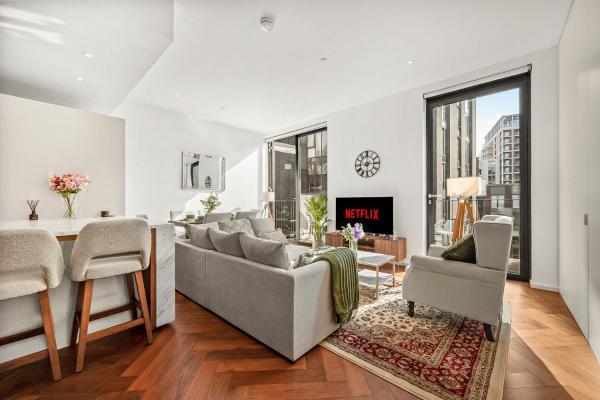 Luxury 3bed Embassy Gardens Pool & Spa - Londra