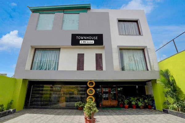 Super Townhouse By Oyo Zirakpur Bus Stand Formerly Hotel Citi Inn - Panchkula