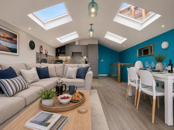 Westward Ho! Dog Friendly - 3 Bedrooms, Sea Views & Space To Relax - Westward Ho!