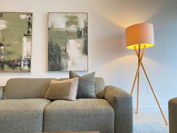 The Waterfront Apartments 2 Bedroom Apartment With Courtyard Views Located On The Geelong Waterfront - 4302 - Lara