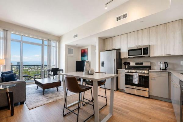 Spacious Harbor Apt With Balcony - Greenwich, CT