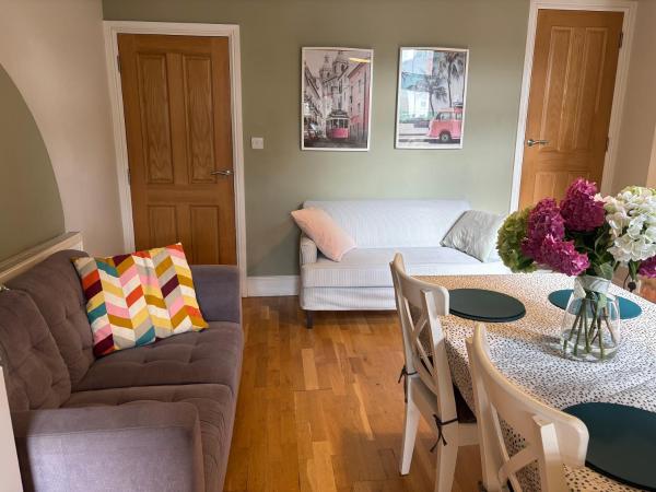 Central Derby Pride Park 4 Bedrooms 7 Beds -Spacious Contractors Large Group -Cul De Sac Easyfree Parking - Derby