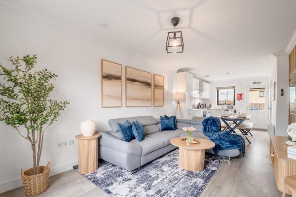 Hot Tub - Parking - Edinburgh Shawfair-nr Hospital - Edinburgh