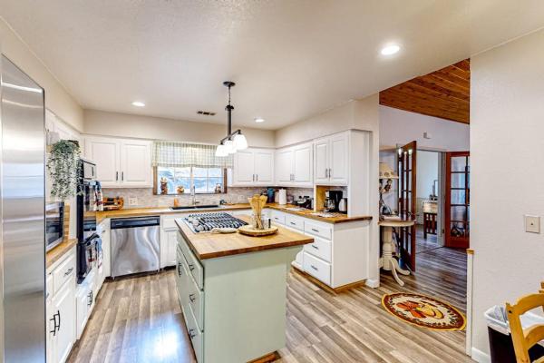 Creekside Cabin - San Bernardino
