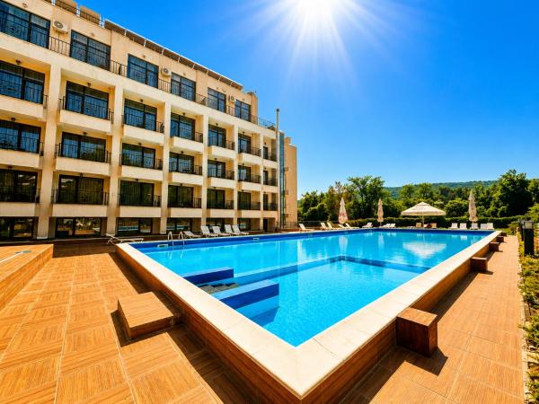 White Rock Castle Apartments - Pool & Spa - Balčik