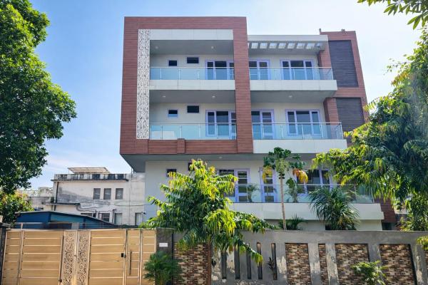 Divine India Service Apartment Near Medanta Hospital And Noida City Centre 51 Metro, Noida Sector 72 - Noida