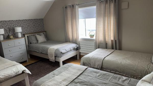 Dernvale House - Single Room -Sleeps 4 - County Donegal