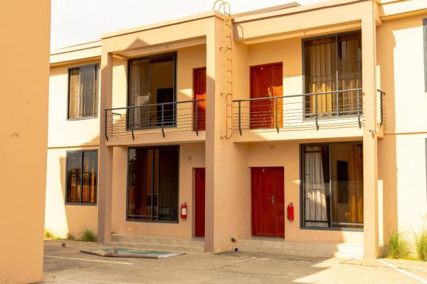 Stunning 2br In Dar Beach, Dining, Transit Nearby Apt 1 - Dar es Salam