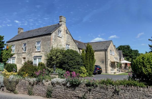 Pettifers Freehouse Hotel - Tetbury