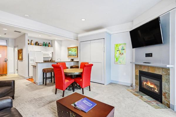 Cozy Lodge Suite 258 In Bay Harbor, Mi—ideal For Couples Seeking A Relaxing Getaway. - 佩托斯基