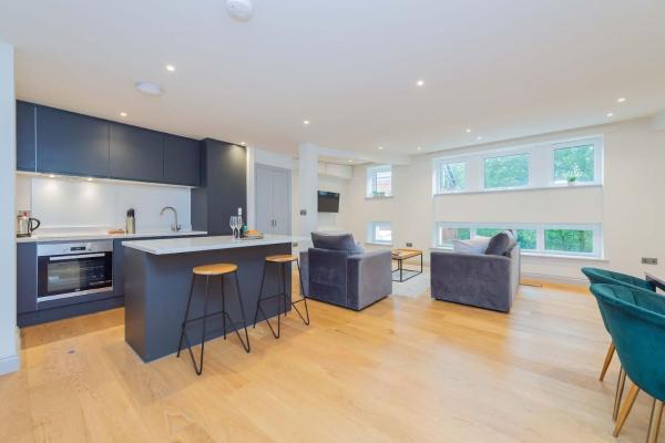 Spacious 2 Bed Apt With Parking - 5 Min To Centre - Shrewsbury