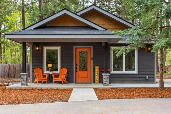 Avondale Lake Cabin, Hot Tub, Kayaks & Dock - Coeur d'Alene, ID
