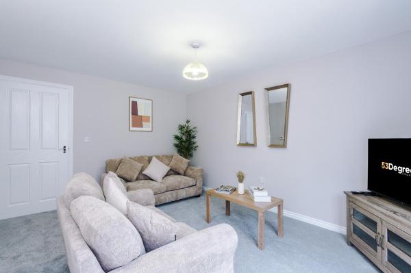 Charming 3-bed Northwich Home By 53 Degrees Property, Perfect For Workers & Groups - Northwich