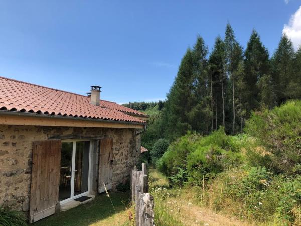 Le Four Des Garniers La Maison En Pierres Au Bout Du Chemin - Ambert