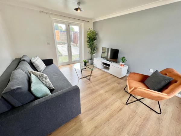 Spacious 3-bedroom House With 5 Beds And Sofa-bed - Manchester