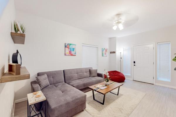 2-story Home Near Downtown With Outdoor Pool, Private Patio, Streaming, Wd, Ac - Tempe, AZ
