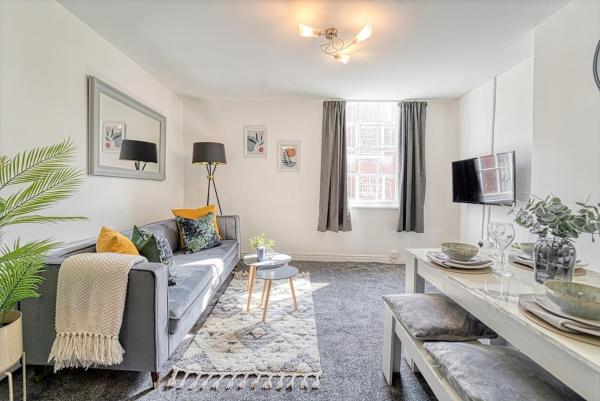 Stylish 2 Bed City Centre Apartment - Worcester, UK