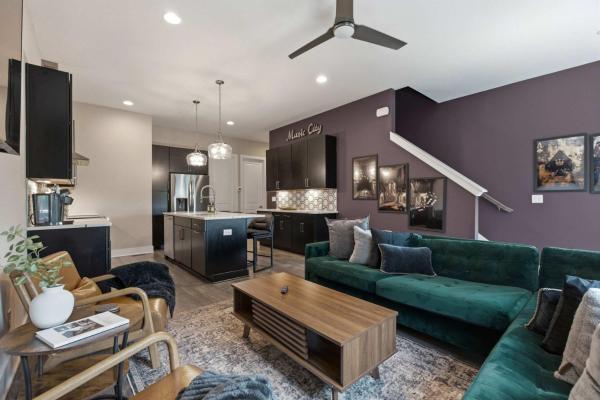 Rooftop Views 4br 4ba 7 Beds Near Broadway - Nashville, TN