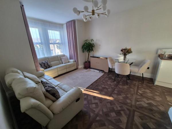 Spacious Apartment Sleeps 2 With Parking Newly Refurbished - Barking