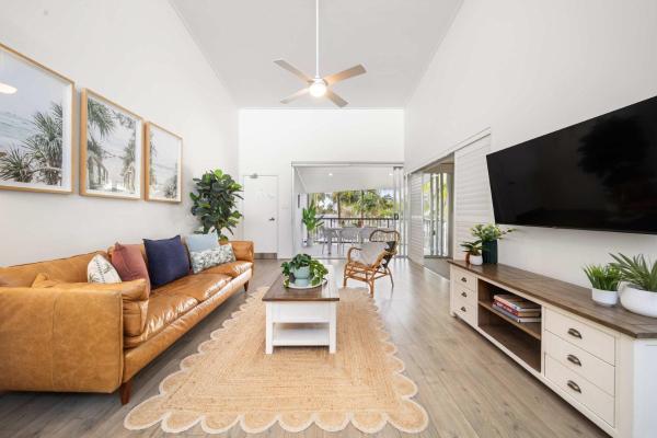 Elevated Noosa Escape - Riverside Living With Pool - Noosaville