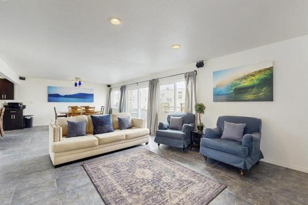Upper Level Beach Retreat - Newport Beach, CA